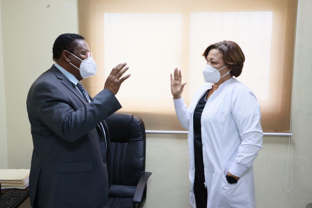 Juramentan nueva directora en el hospital de Engombe – SRS Metropolitano