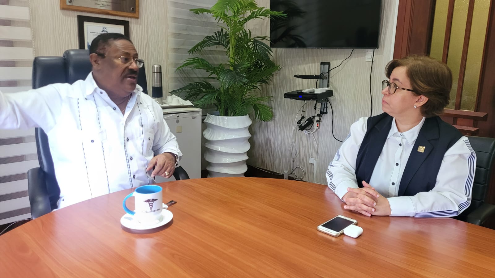 Director SRSM recibe visita de cortesía de magistrada Roxanna Reyes ...