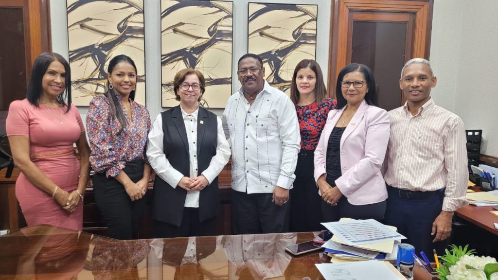 Director SRSM recibe visita de cortesía de magistrada Roxanna Reyes ...