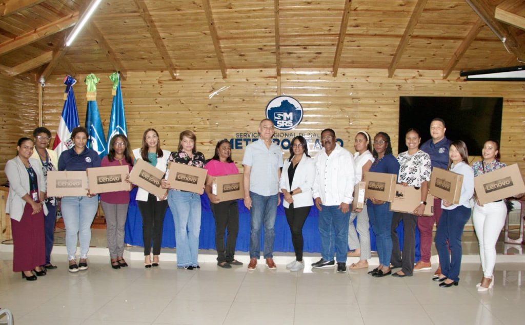 Atención Primaria del SNS y el SRSM entregan laptops para fortalecer ...
